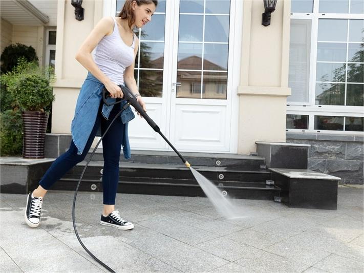 The Dos and Don’ ts of Pressure Washing For a Beginner